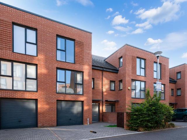 4 bedroom terraced house for sale