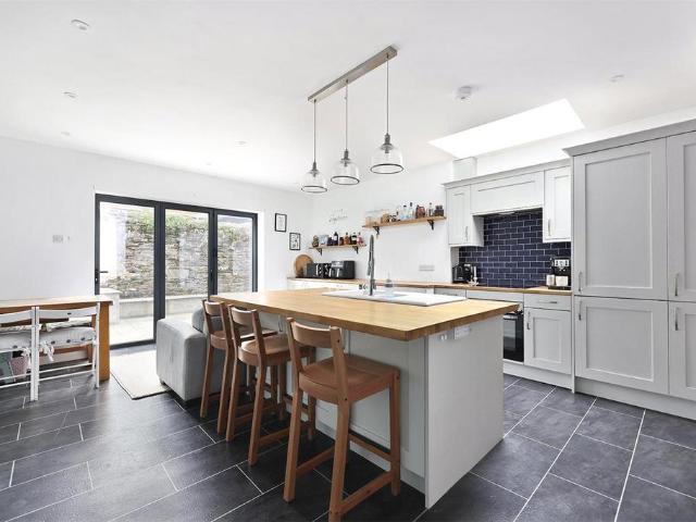 4 bedroom terraced house for sale