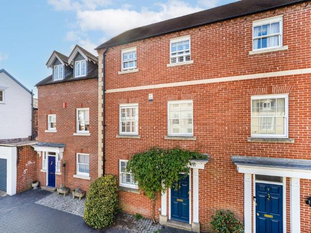 4 bedroom terraced house for sale