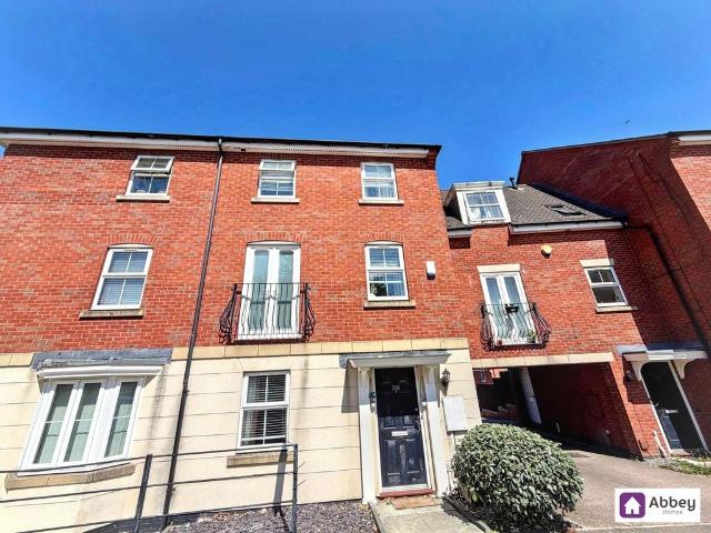 4 bedroom terraced house for sale
