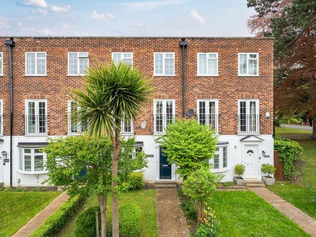 4 bedroom terraced house for sale