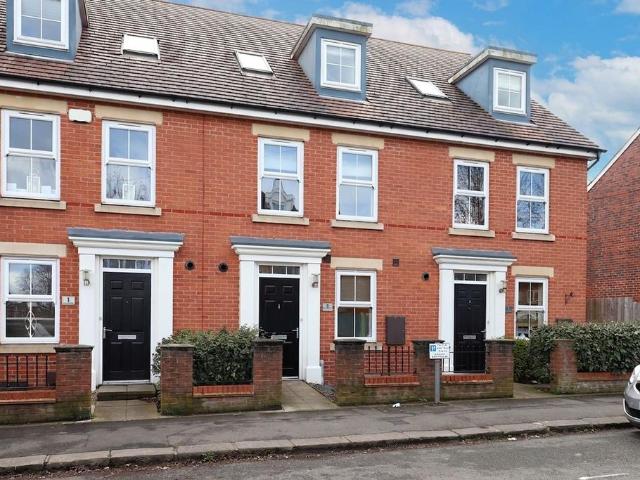 4 bedroom terraced house for sale