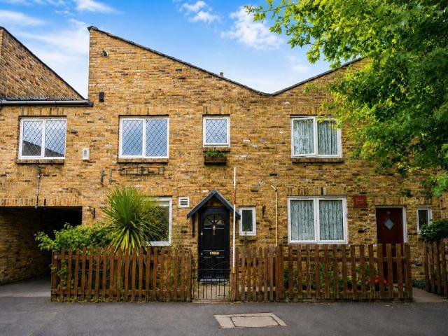 4 bedroom terraced house for sale