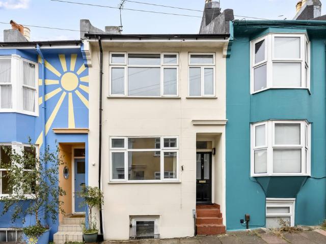 4 bedroom terraced house for sale
