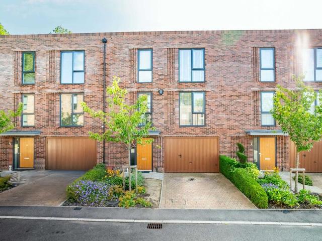 4 bedroom terraced house for sale