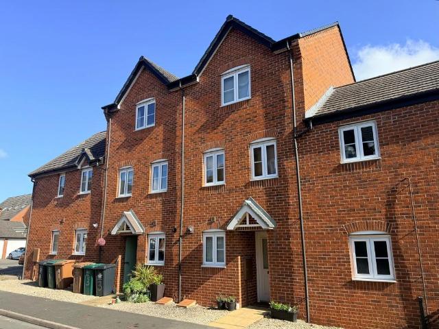 4 bedroom terraced house for sale