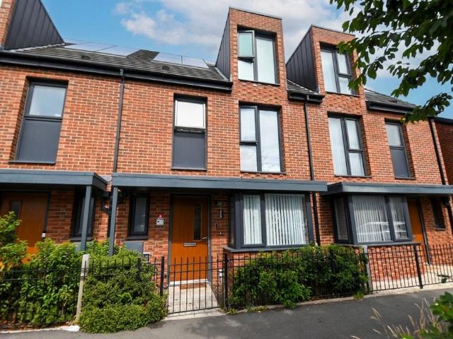 4 bedroom terraced house for sale