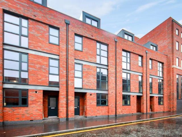 4 bedroom terraced house for sale