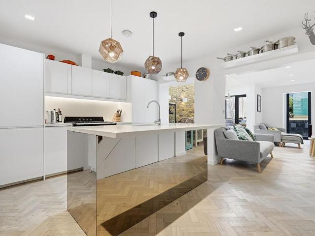 4 bedroom terraced house for sale