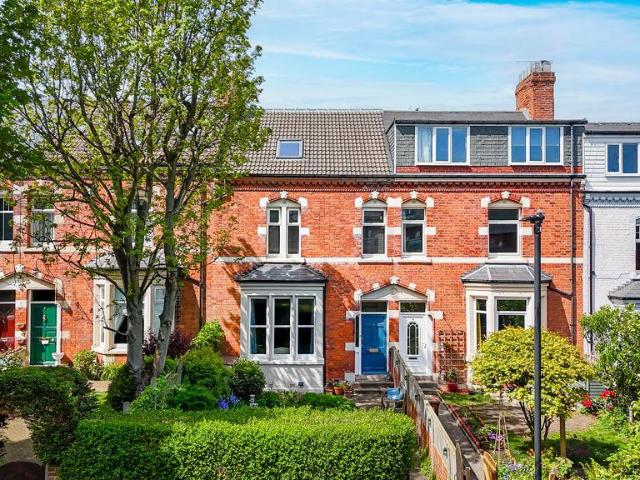 4 bedroom terraced house for sale