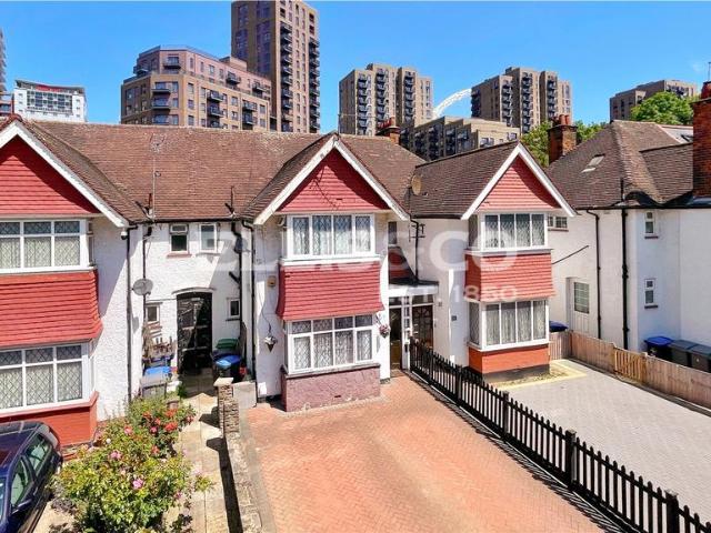 4 bedroom terraced house for sale