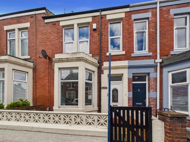 4 bedroom terraced house for sale
