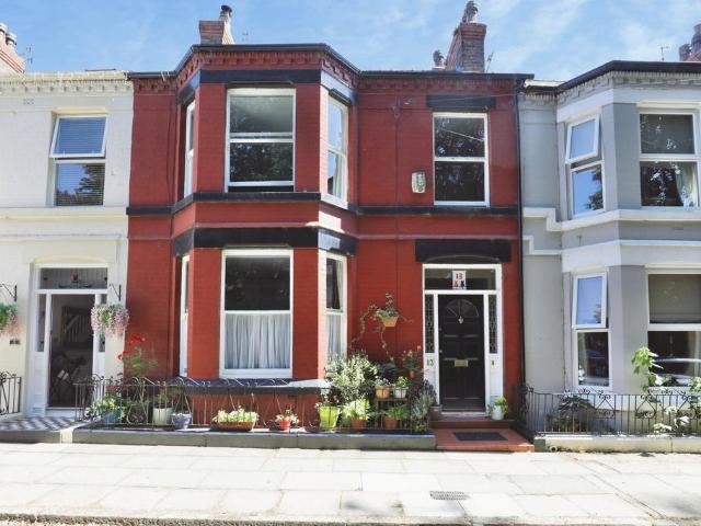 4 bedroom terraced house for sale