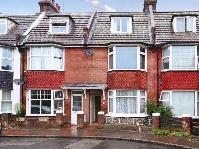 4 bedroom terraced house for sale