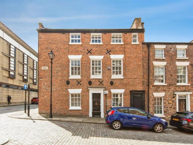 4 bedroom terraced house for sale