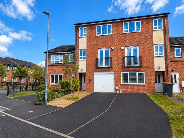 4 bedroom terraced house for sale