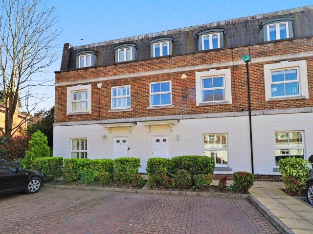 4 bedroom terraced house for sale