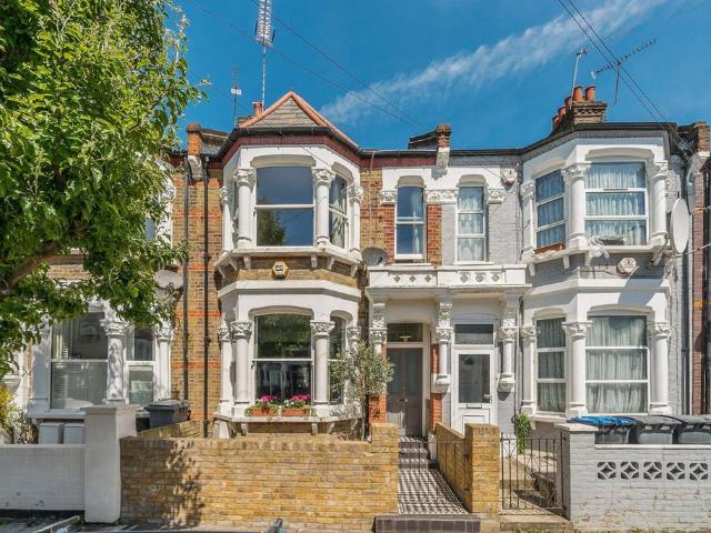 4 bedroom terraced house for sale