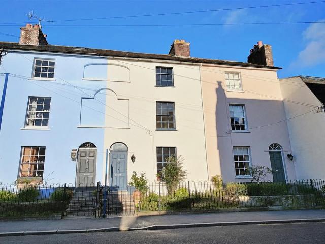 4 bedroom terraced house for sale