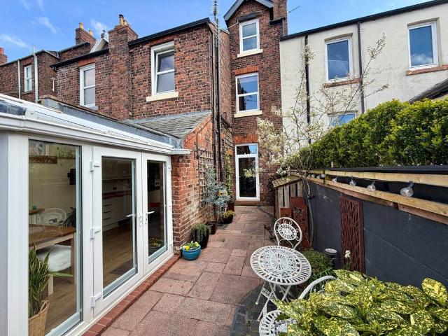 4 bedroom terraced house for sale