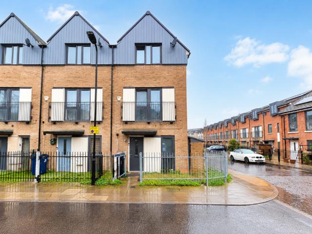 4 bedroom terraced house for sale