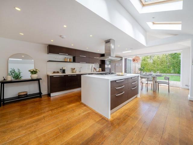 4 bedroom terraced house for sale