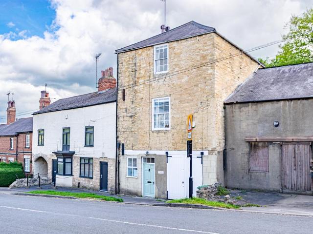 4 bedroom terraced house for sale