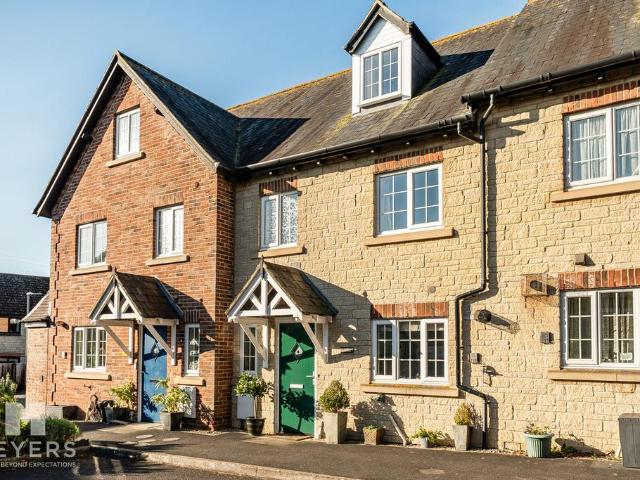 4 bedroom terraced house for sale