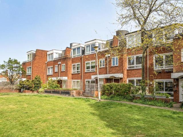 4 bedroom terraced house for sale
