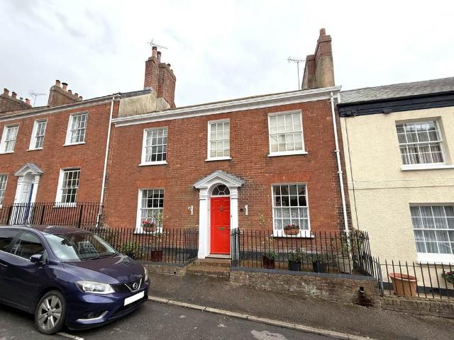 4 bedroom terraced house for sale