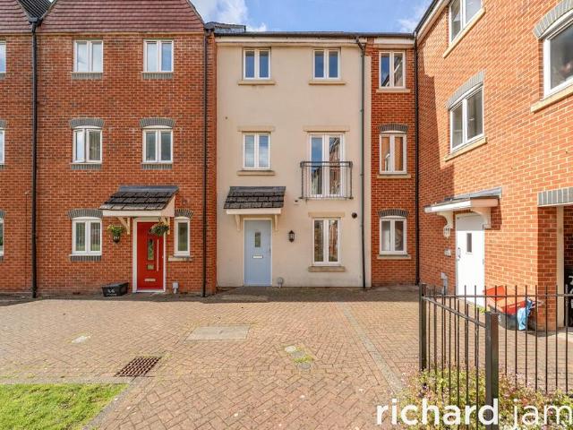 4 bedroom terraced house for sale
