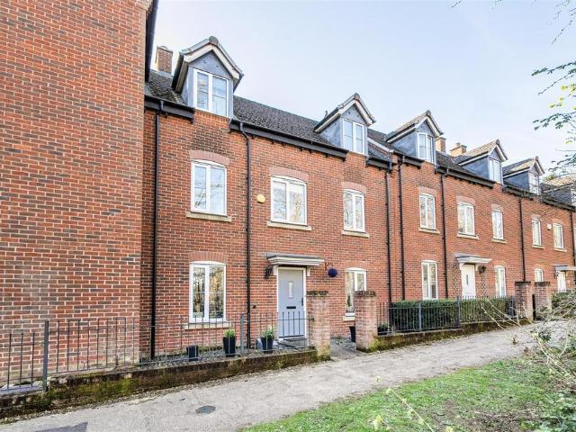 4 bedroom terraced house for sale