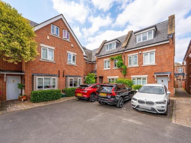 4 bedroom terraced house for sale