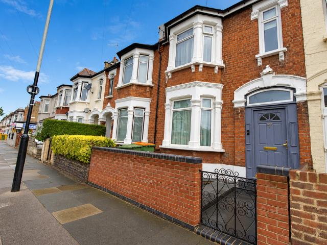 4 bedroom terraced house for sale