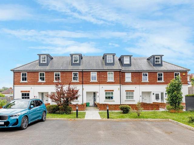 4 bedroom terraced house for sale