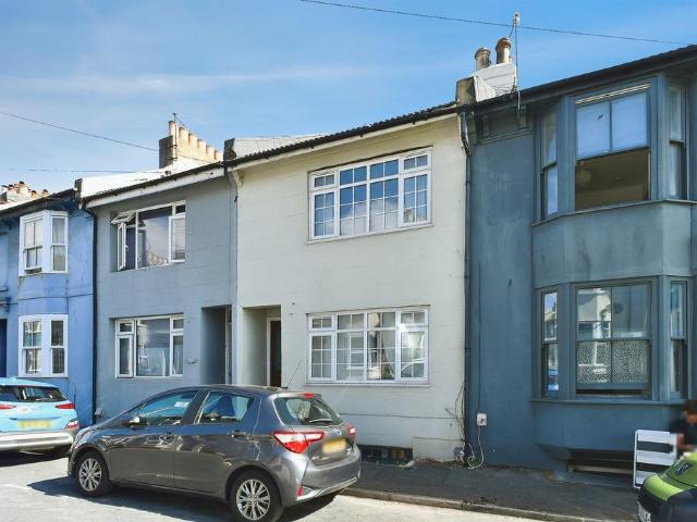 4 bedroom terraced house for sale