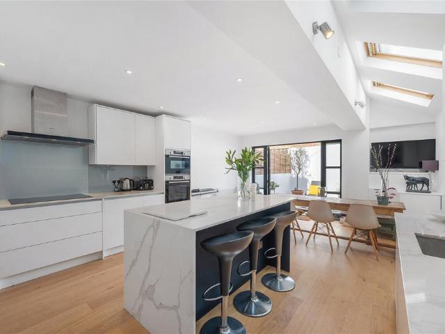 4 bedroom terraced house for sale