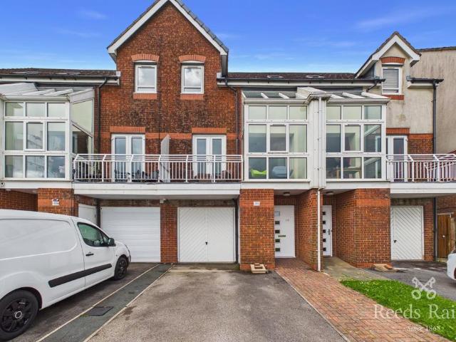 4 bedroom terraced house for sale