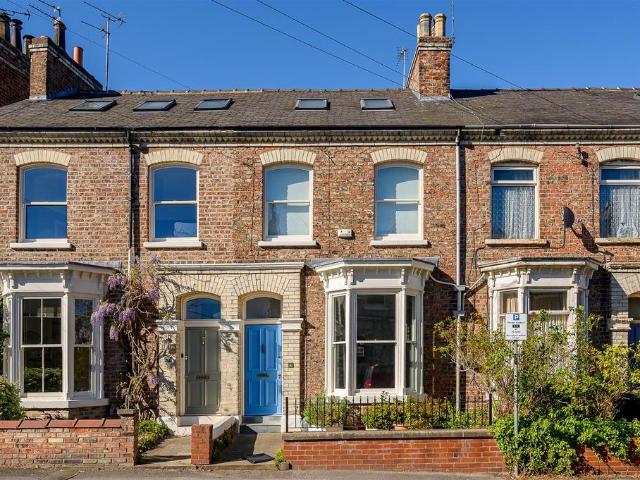 4 bedroom terraced house for sale