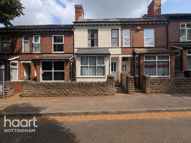 4 bedroom terraced house for sale