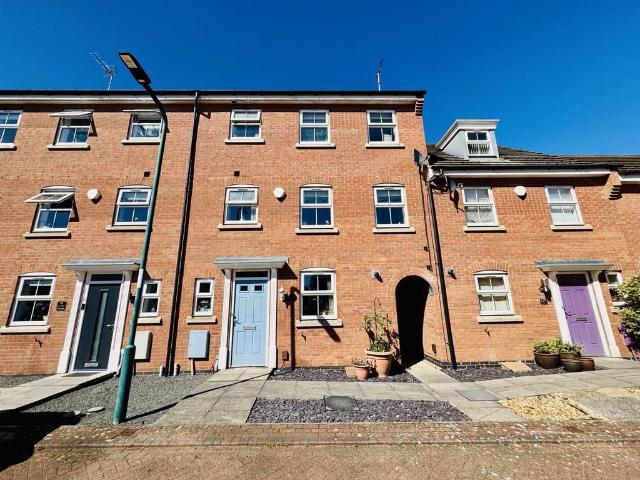 4 bedroom terraced house for sale