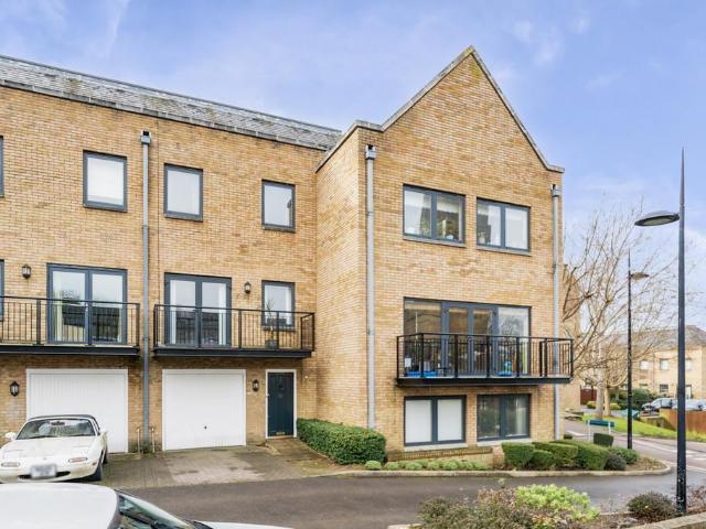 4 bedroom terraced house for sale