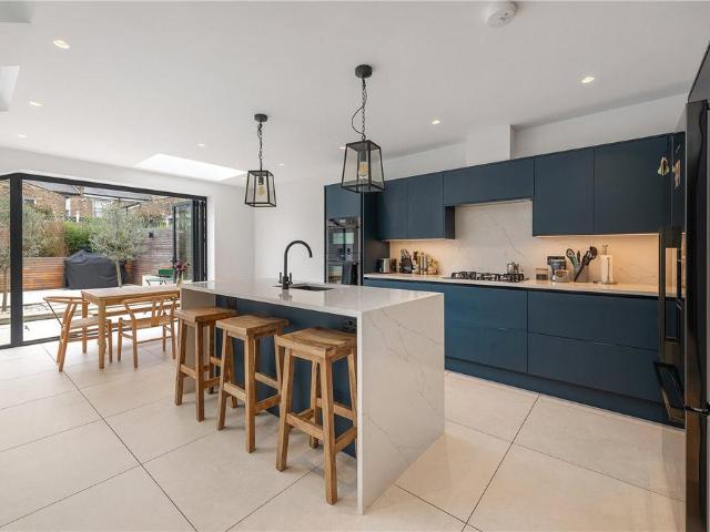 4 bedroom terraced house for sale