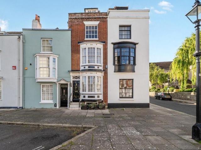 4 bedroom terraced house for sale