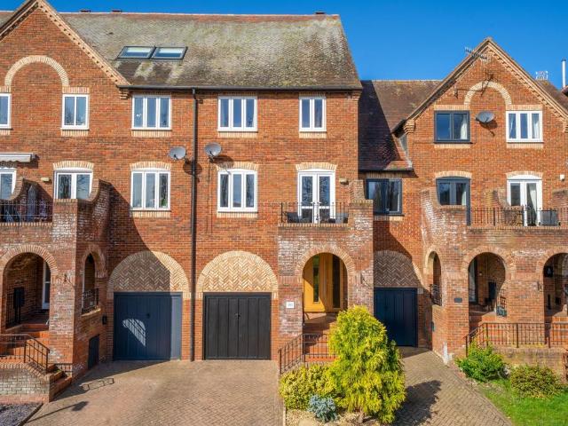 4 bedroom terraced house for sale