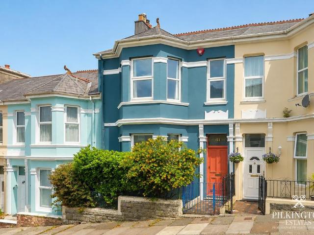 4 bedroom terraced house for sale