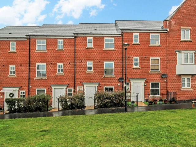 5 bedroom terraced house for sale