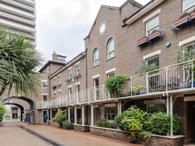4 bedroom terraced house for sale