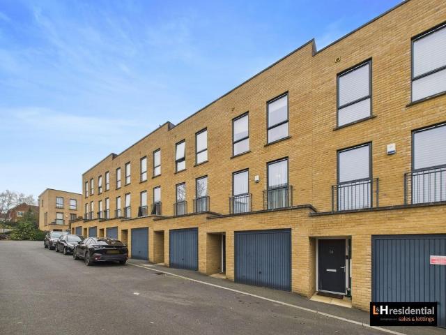 4 bedroom terraced house for sale