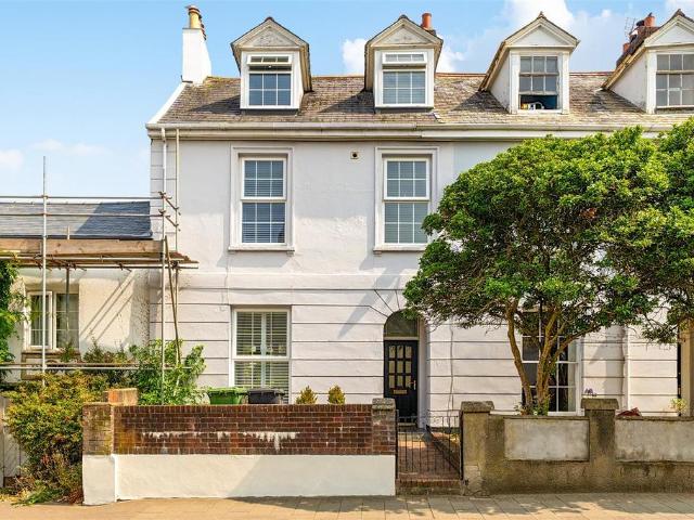4 bedroom terraced house for sale